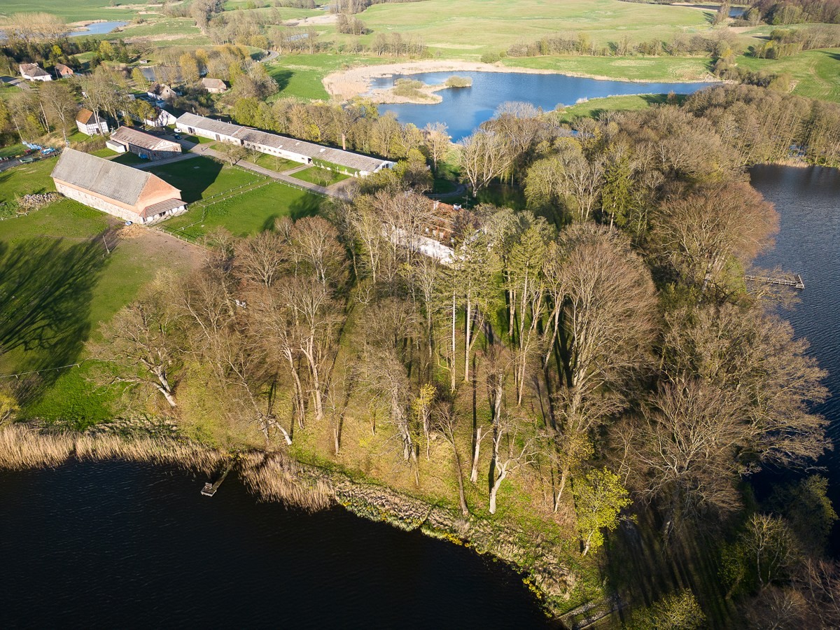 Stare Resko, Zachodniopomorskie: Dwór z działką na sprzedaż