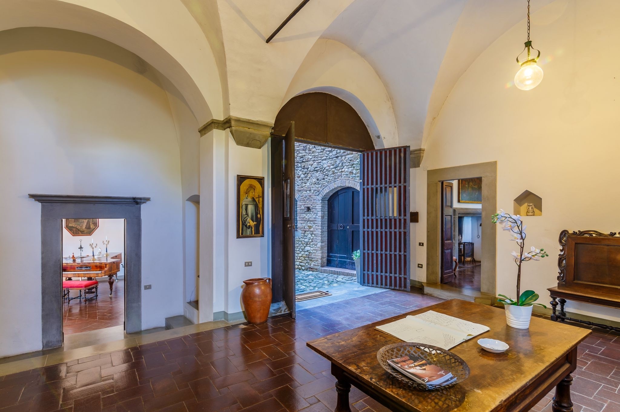 Imponujący renesansowy zamek w pobliżu Florencji