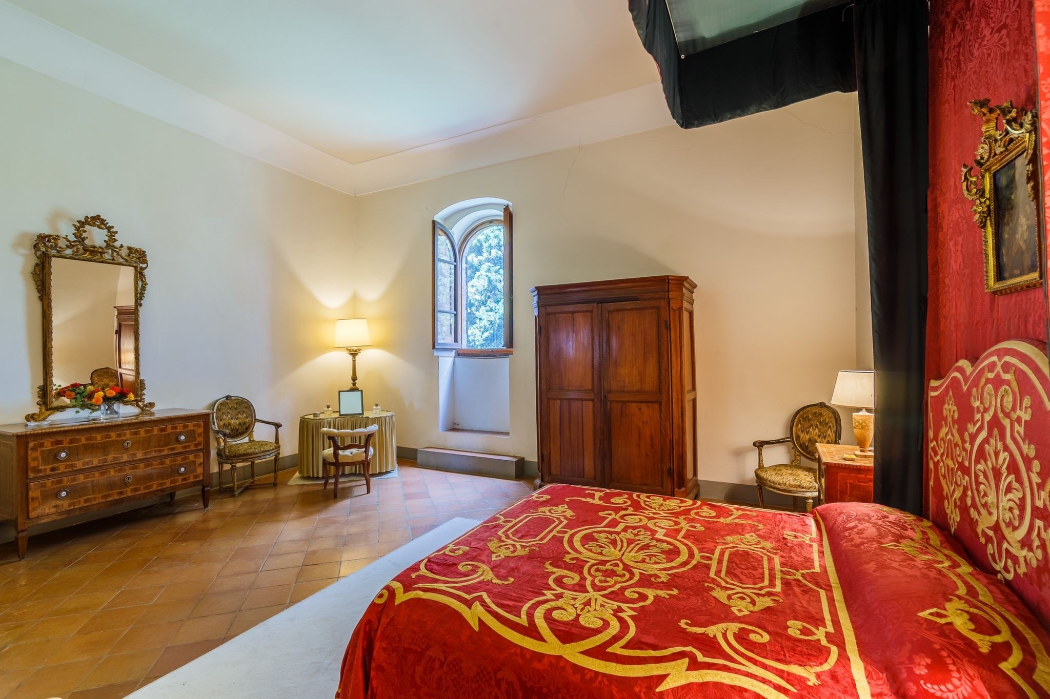 Imponujący renesansowy zamek w pobliżu Florencji