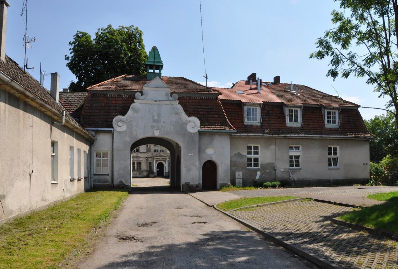 Płoty - Pałac na sprzedaż 2025